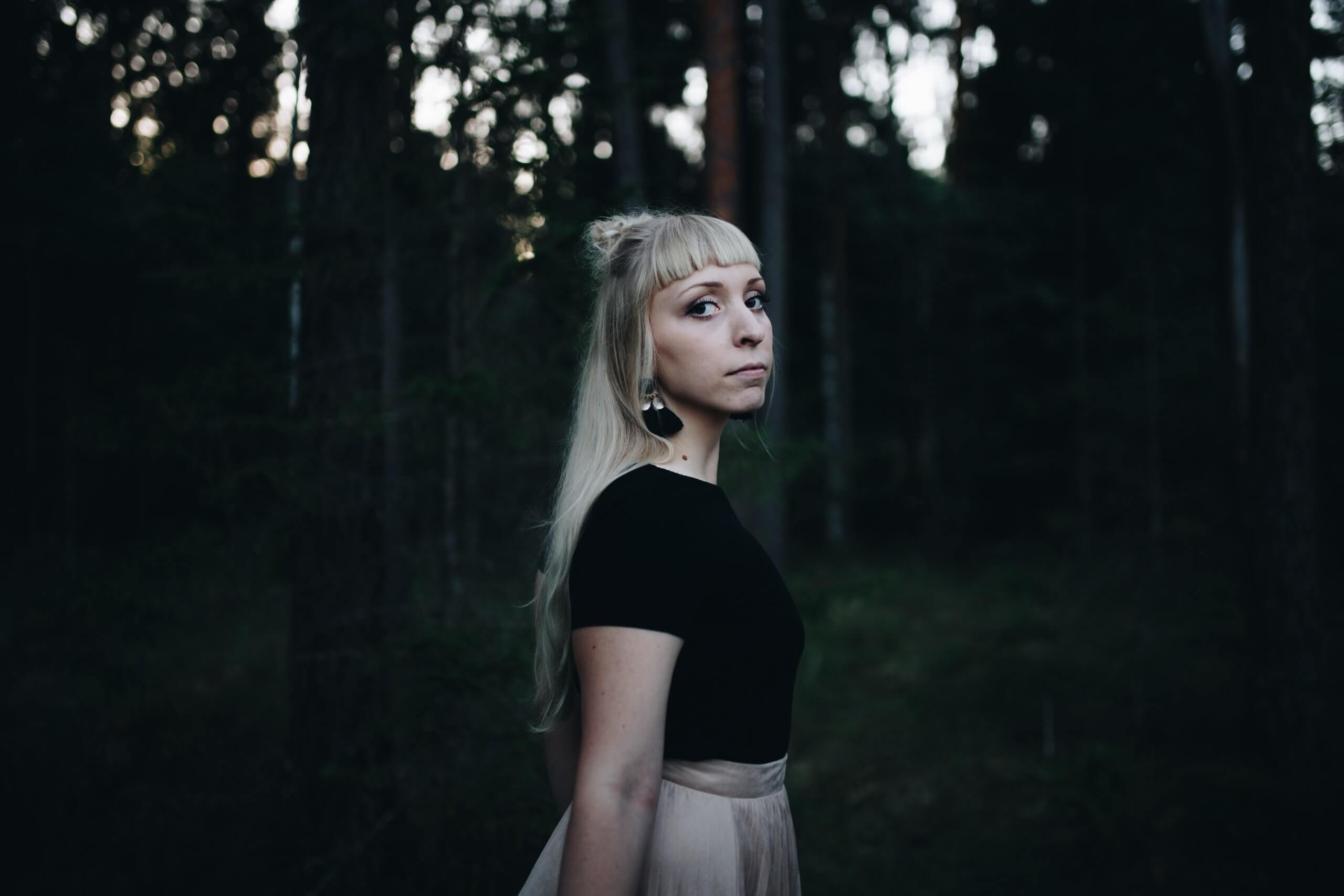 Maimu Jõgeda spelar på Norrköpings Folkmusikfestival